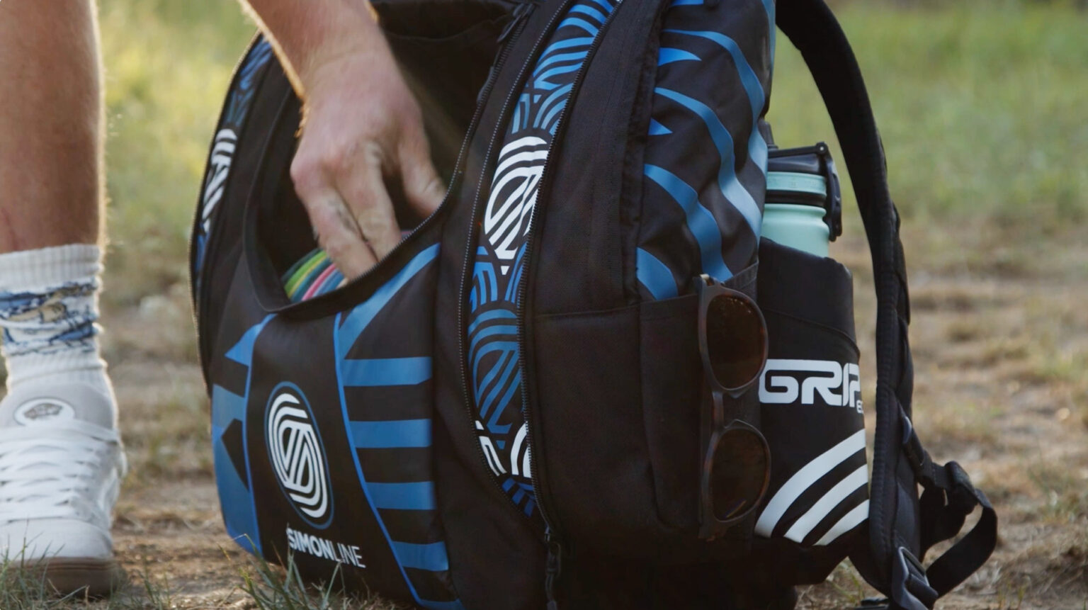The Simon Lizotte "Simon Line" Signature Series GRIPeq AX5 Disc Golf Bag
